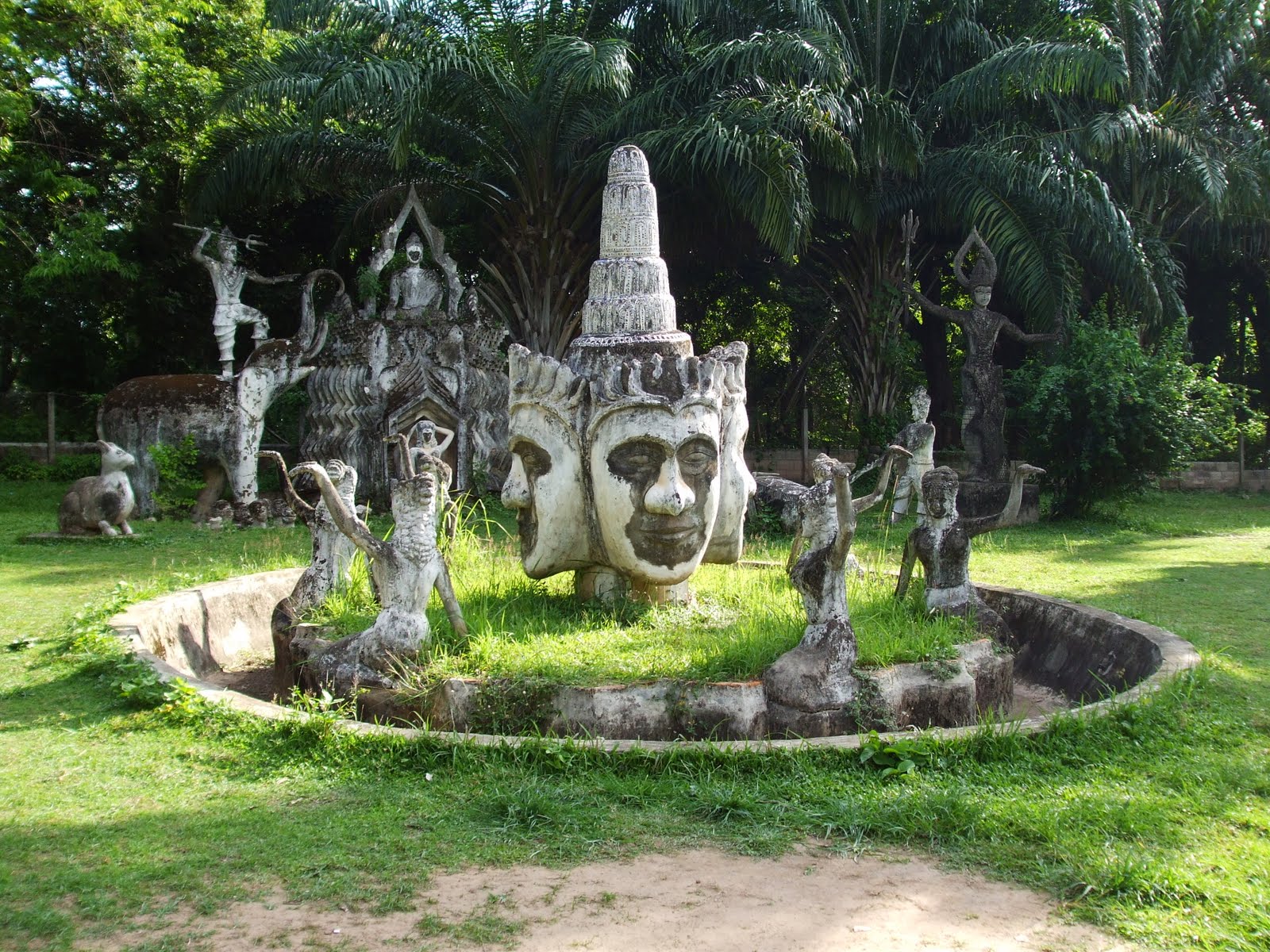 L I F E L I N E S: (Vientiane (Laos)) Buda Park